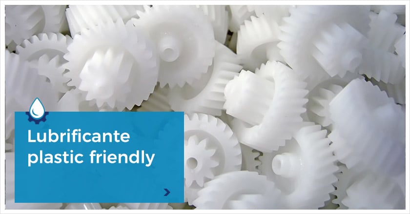 Plastic material compatibility: chemical sensitivity to lubricants